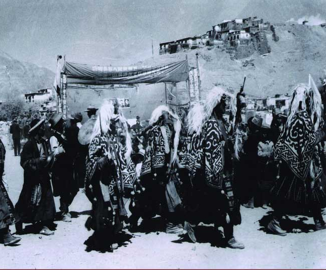 Pictures of the 1959 Tibetan Uprising – Everyday Life in Mao's China