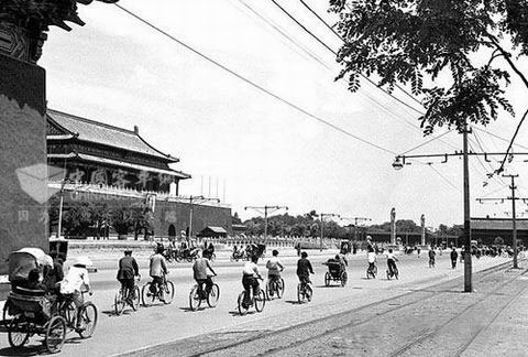Chang’An Avenue in 1950 – Everyday Life in Mao's China