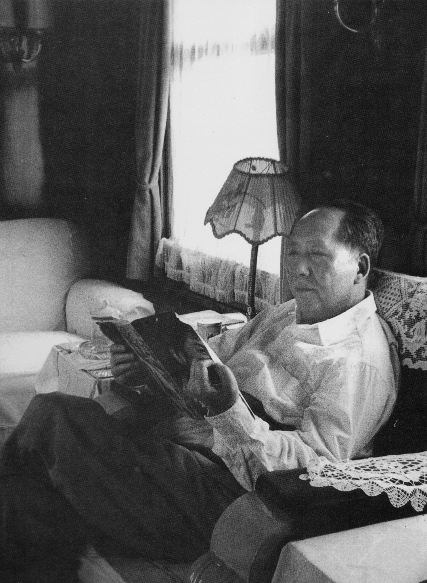 Mao reads about movies on a train in 1962 – Everyday Life in Mao's China