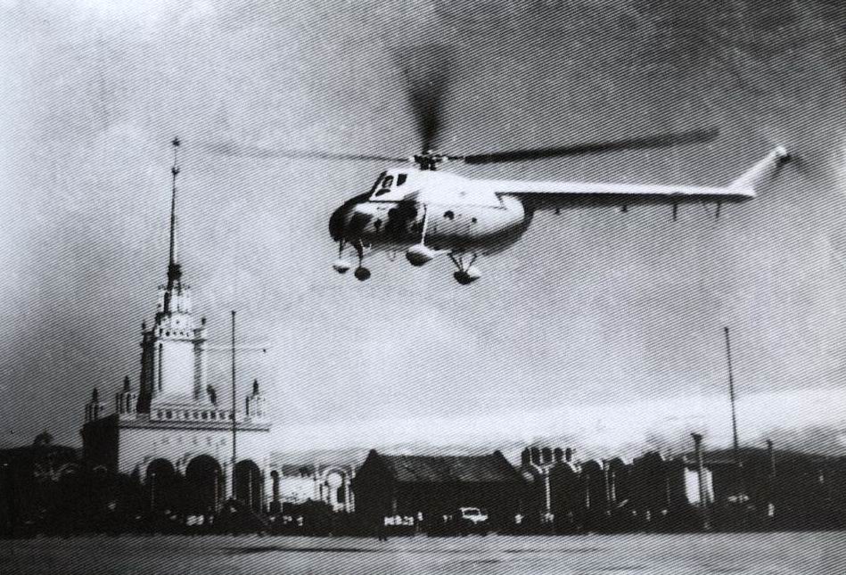 A helicopter demonstration at the Beijing Exhibition Hall in 1957 ...