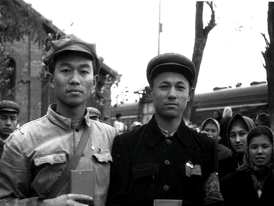 A collection: Xinjiang red guards in Beijing in 1966 – Everyday Life in ...