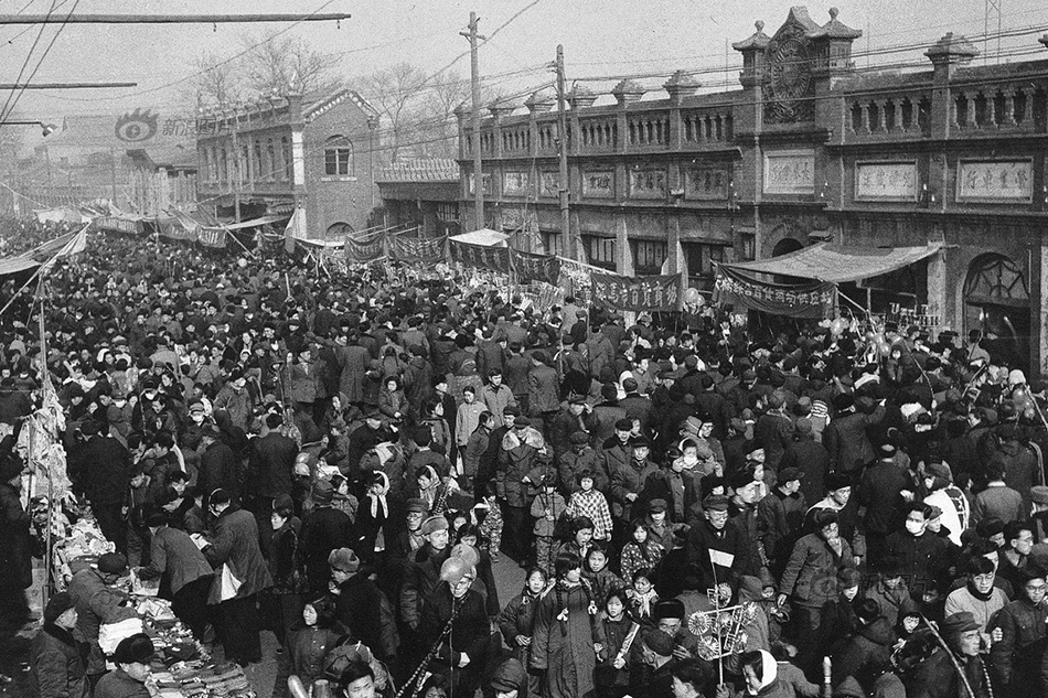 A Spring Festival market in Beijing in 1960 – Everyday Life in Mao's China