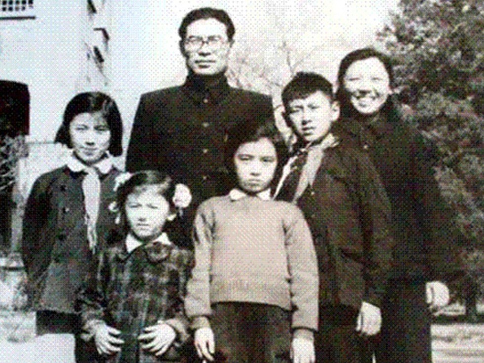 Gao Gang’s Family in Shenyang in 1952 – Everyday Life in Mao's China