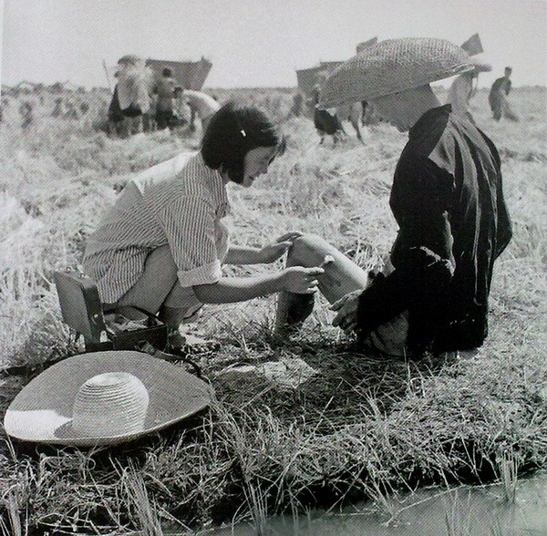 A barefoot doctor in Henan in 1959 – Everyday Life in Mao's China