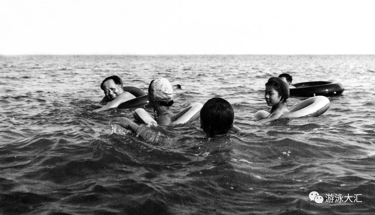 Mao goes swimming at Beidaihe in 1954 – Everyday Life in Mao's China