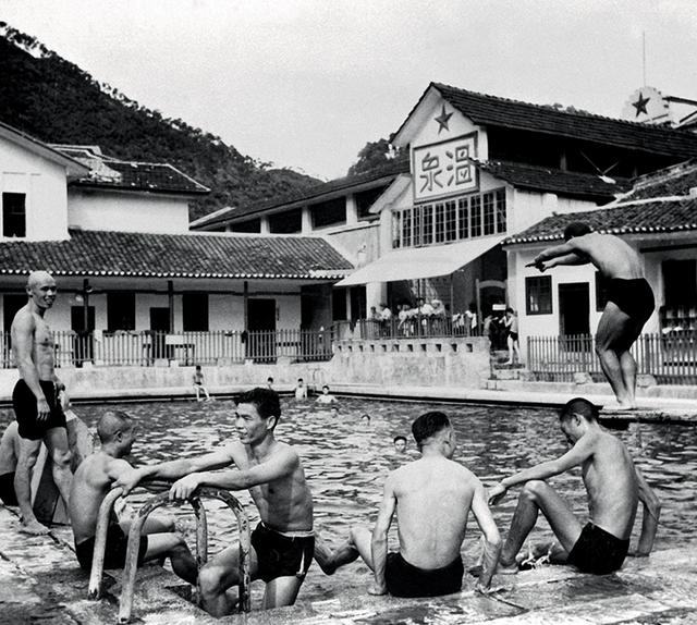 Chongqing hot spring swimming pool circa 1951 – Everyday Life in Mao's ...