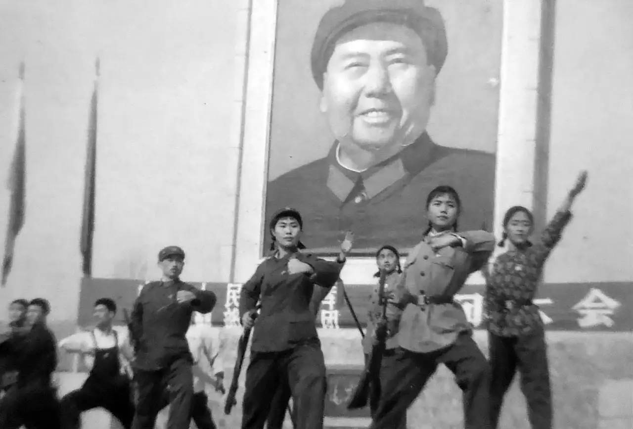 Dancing the Mao loyalty dance in 1966 – Everyday Life in Mao's China
