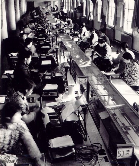 A telegraph transmitting room in the 1970s – Everyday Life in Mao's China