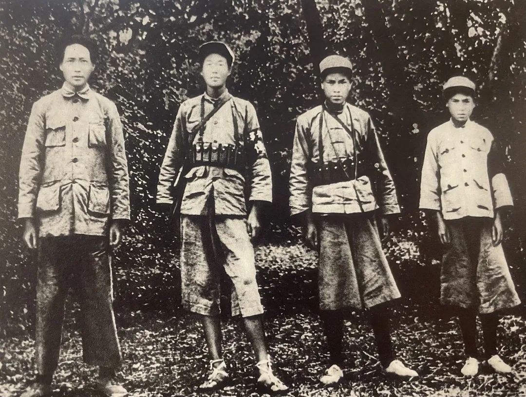 Mao Zedong and his bodyguards in Ruijin, Jiangxi in 1934 – Everyday ...