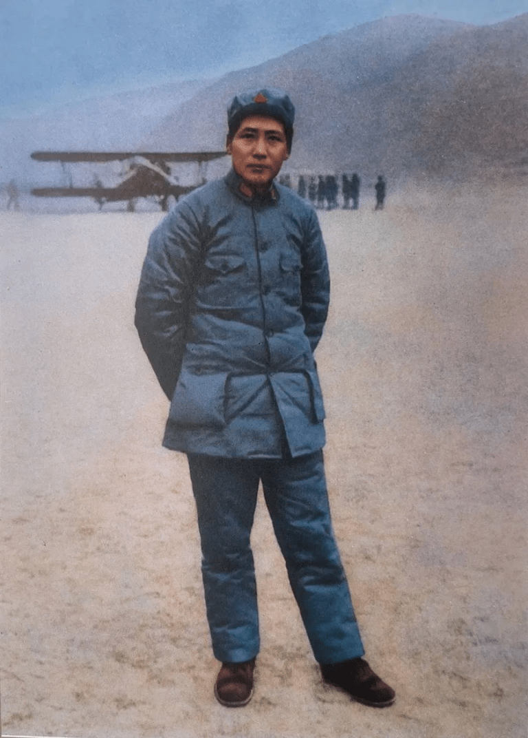 Mao Zedong at the Yan’an airport in 1937 – Everyday Life in Mao's China
