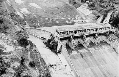 The Banqiao dam prior to its collapse in 1975 – Everyday Life in Mao's ...