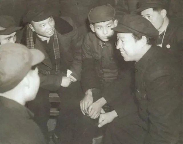 Peng Zhen discusses the five-anti campaign with salesclerks in 1952 ...