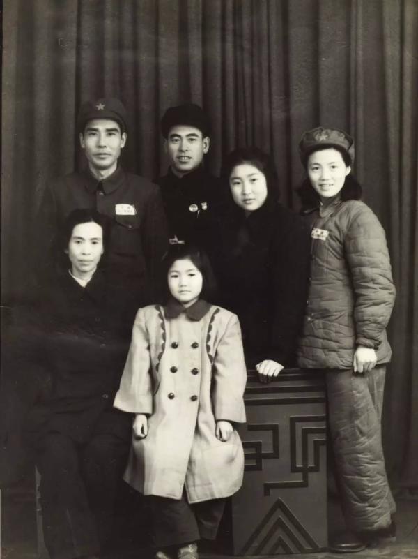 Mao’s wife He Zhizhen and her family in Najing in 1950 – Everyday Life ...