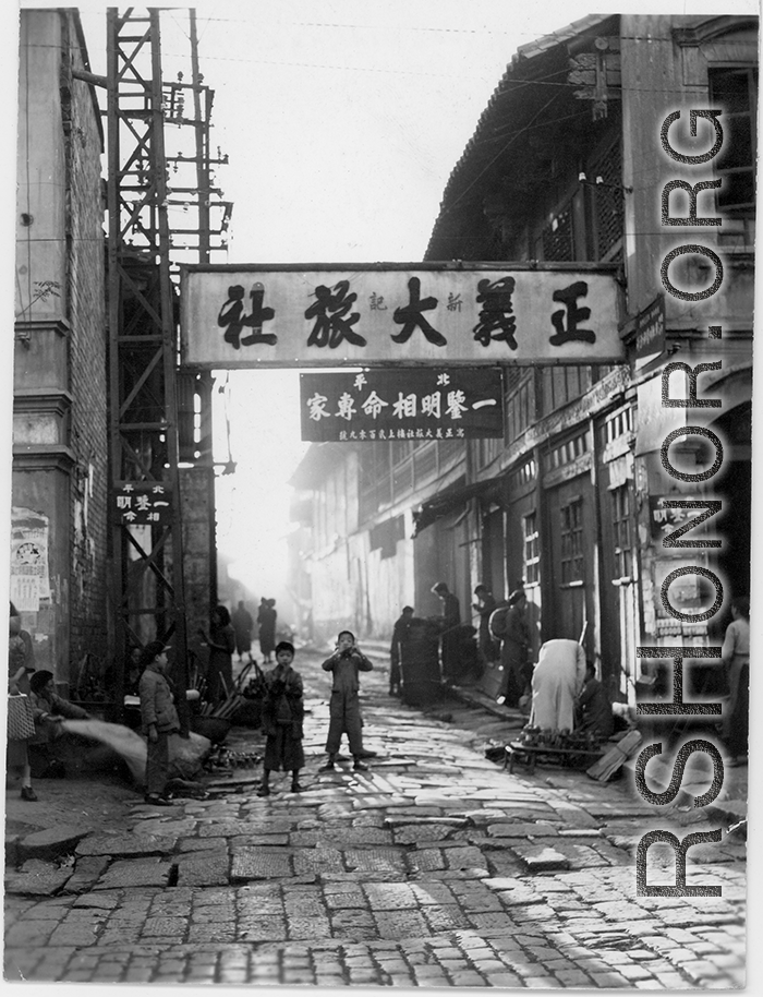 Street scene in Kunming in 1940s – Everyday Life in Mao's China